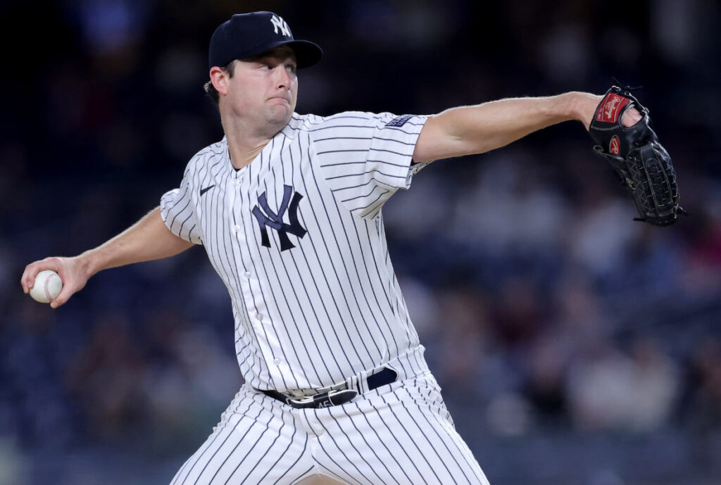 Top 5 Pitcher dengan ERA Terbaik di MLB 2025